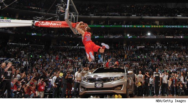 NBA : Blake Griffin, dunk au-dessus d’une voiture Kia lors du concours ...