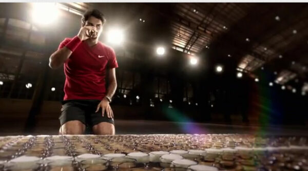 Découvrez la dernière pub de Roger Federer pour les machines à café ...