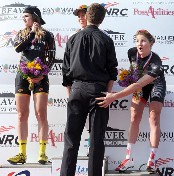 La cycliste Loren Rowney parodie Peter Sagan en touchant les fesses d ...