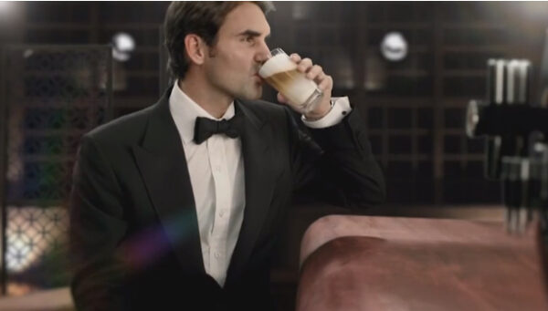 Roger Federer joue l'homme élégant dans la nouvelle pub des machines à ...