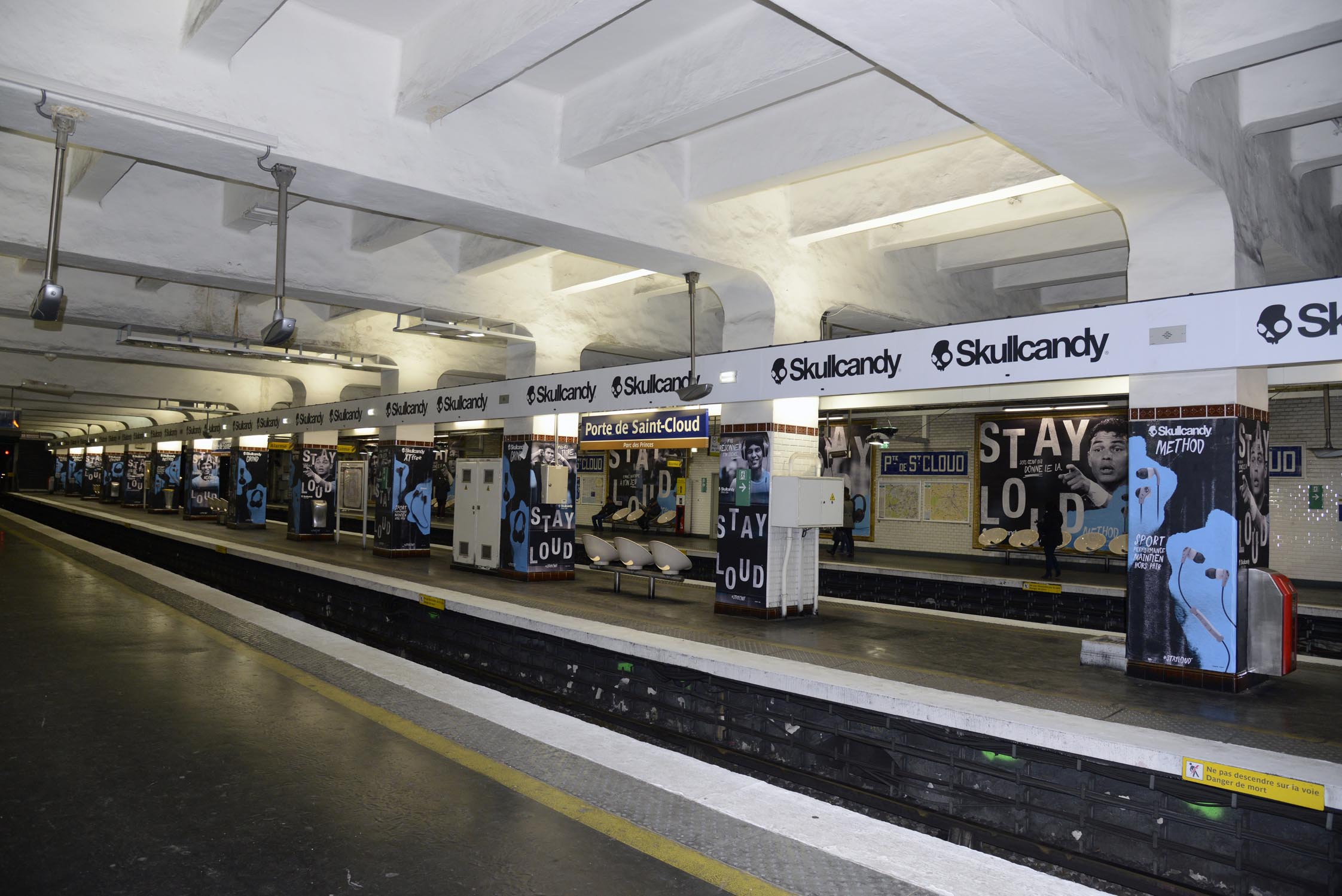 Skullcandy et Thiago Silva squattent la station de métro Porte de Saint ...