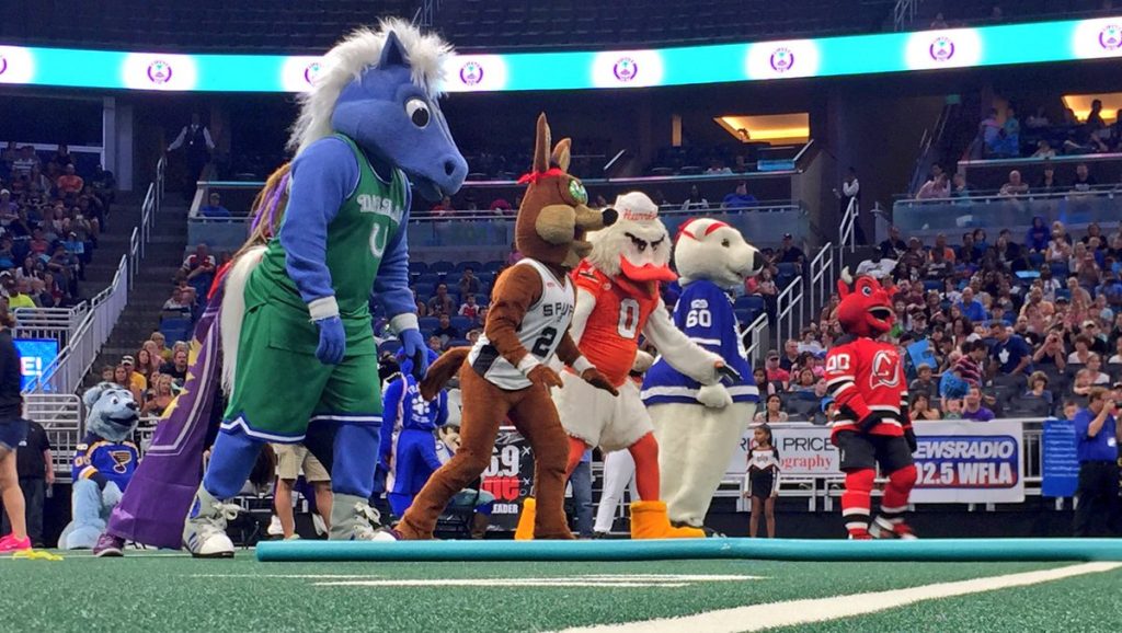Les Mascottes du Sport US font le show aux "Mascot Games 2017" - Sport ...