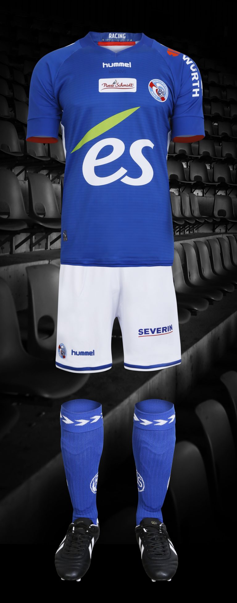 Le Racing Club Strasbourg dévoile ses nouveaux maillots 2017-2018 lors ...