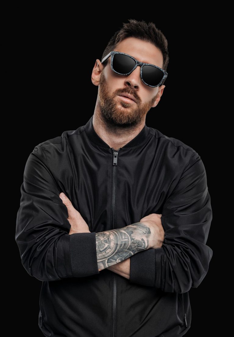 Leo Messi signe avec la marque de lunettes de soleil Hawkers - Sport ...