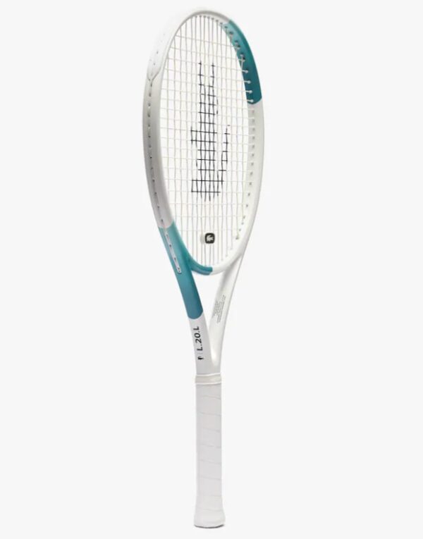 Lacoste dévoile sa nouvelle raquette de tennis L20 de manière élégante ...