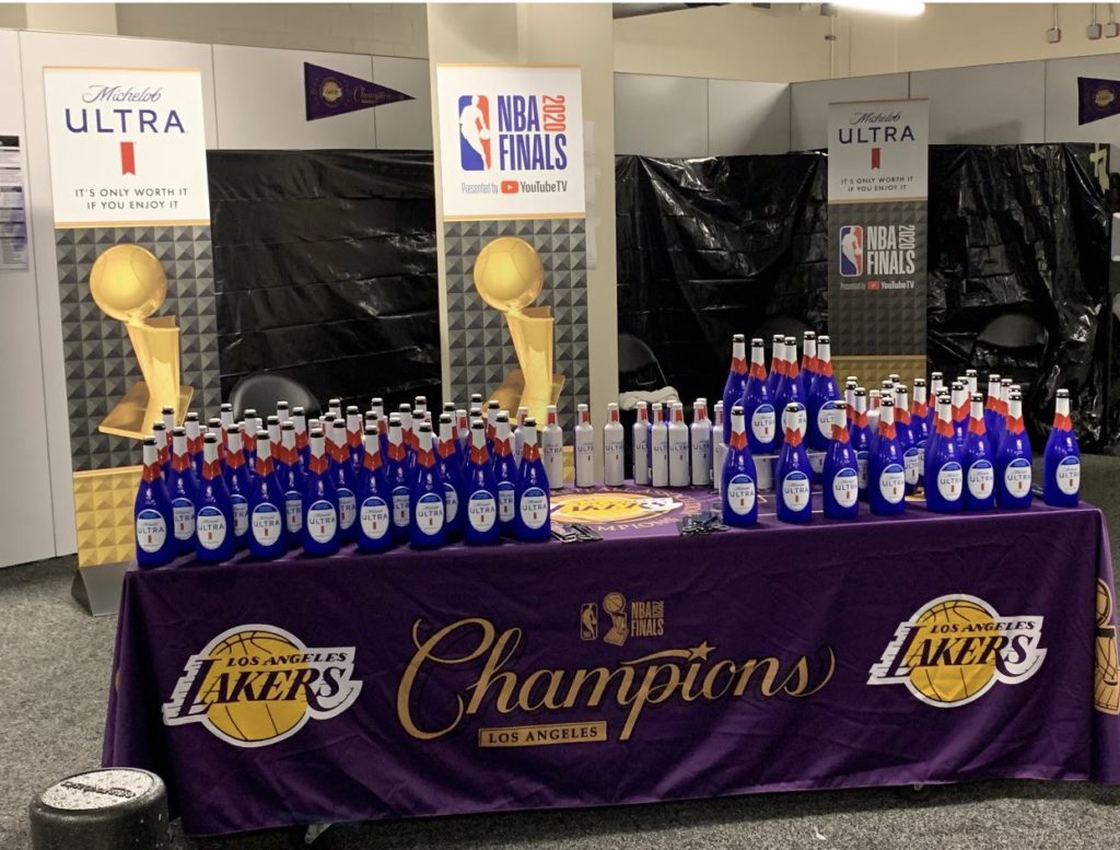 NBA - La "Champagne Shower" des Los Angeles Lakers sponsorisée par ...