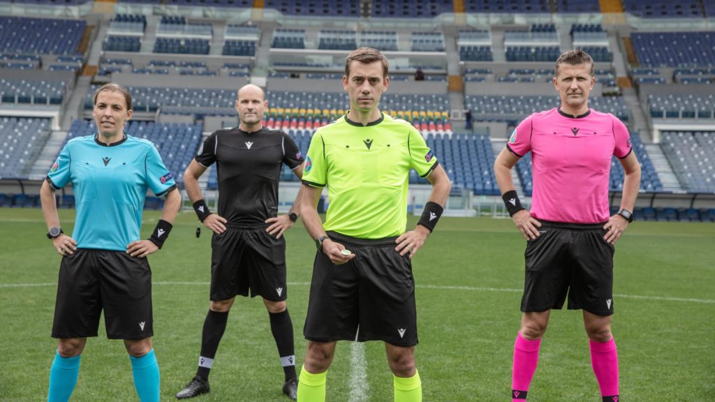 Football - Macron dévoile les maillots des arbitres de l'UEFA Euro 2020 ...