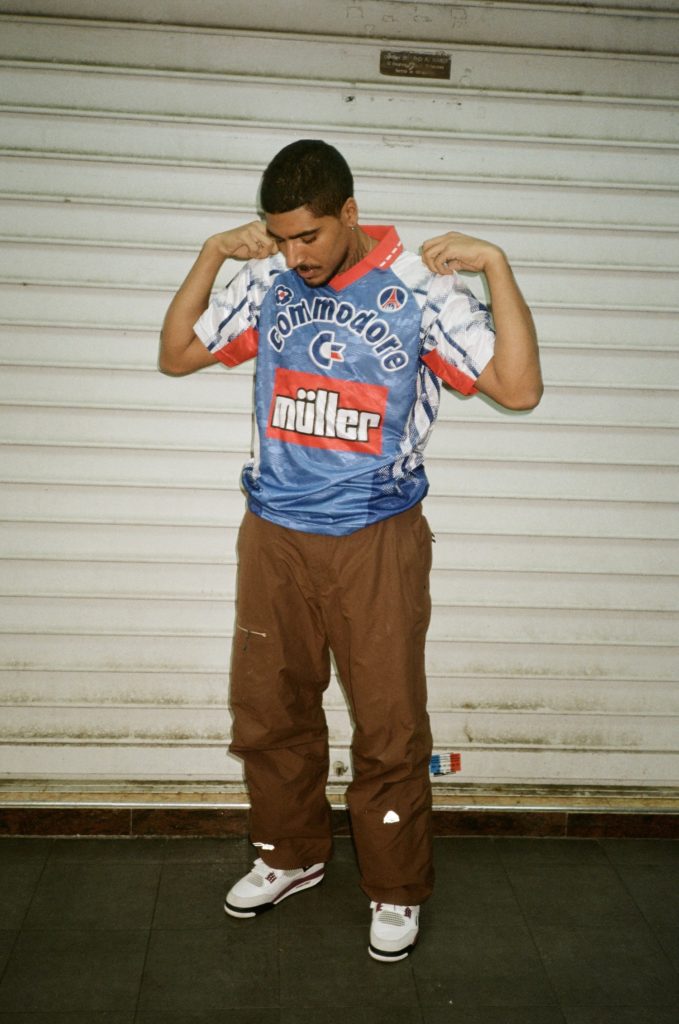 Le PSG lance une gamme "Héritage" avec la réédition de maillots vintage ...