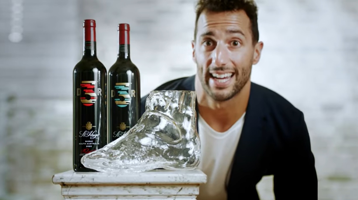 Les vins St Hugo lancent une carafe à décanter "Daniel Ricciardo" en ...