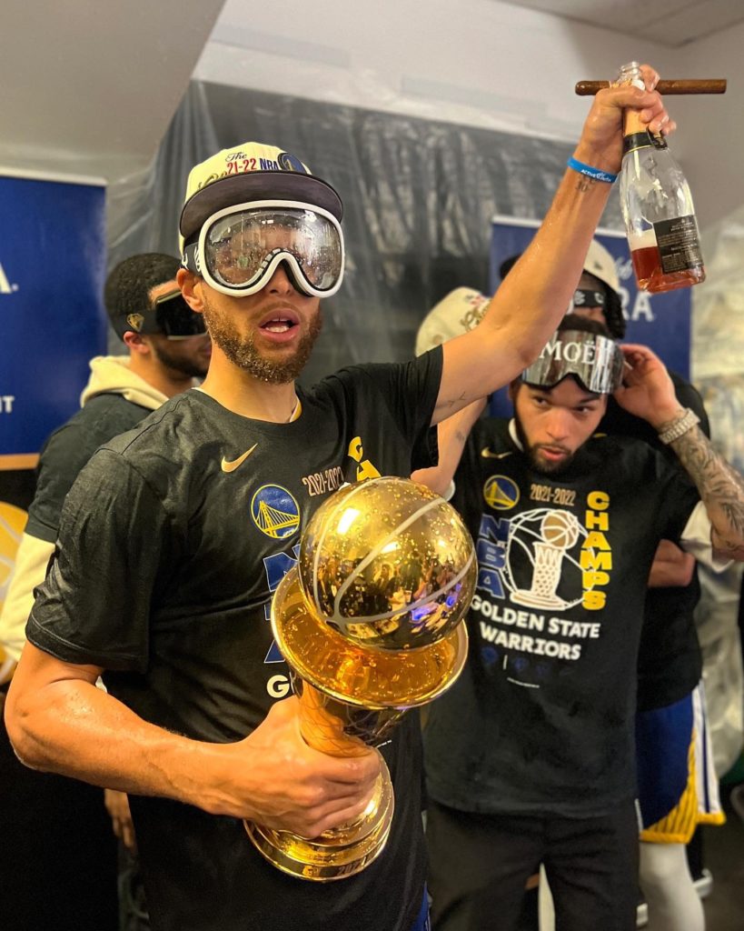 NBA Finals 2022 : Moët & Chandon, Michelob Ultra, Curry Brand.... Les ...