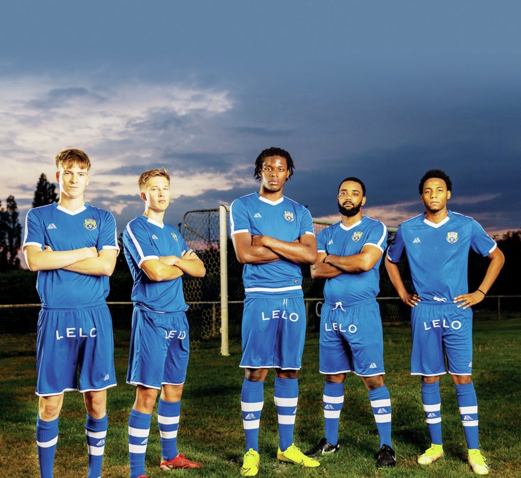 La marque de sextoy LELO sponsor au niveau du bassin d'une équipe de ...