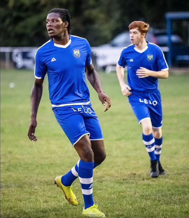 La marque de sextoy LELO sponsor au niveau du bassin d'une équipe de ...