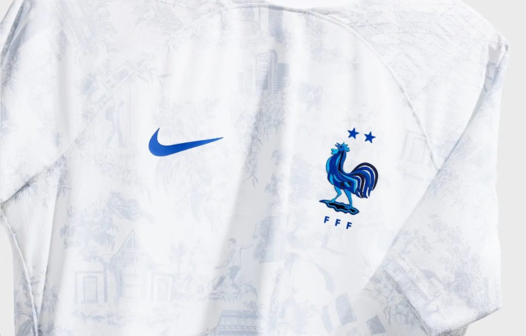 Nike dévoile les nouveaux maillots de l'Equipe de France pour la Coupe du Monde de football ...