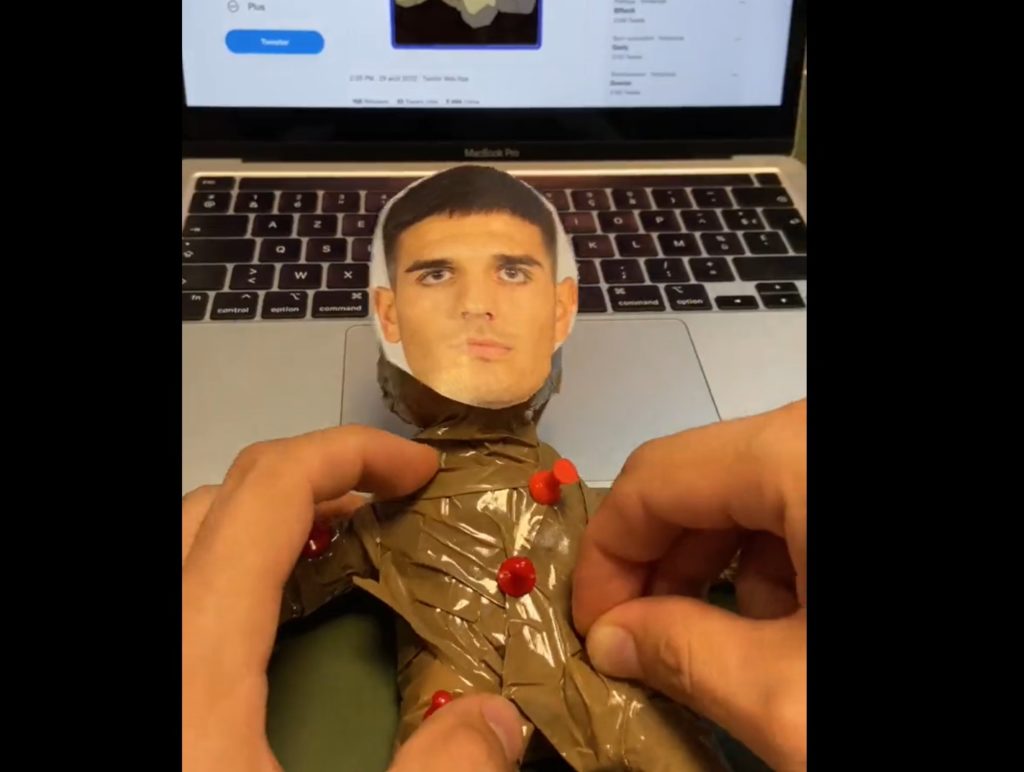 Le Toulouse FC annonce sa nouvelle recrue Theocharis Tsingaras avec une vidéo "marabout" et l ...