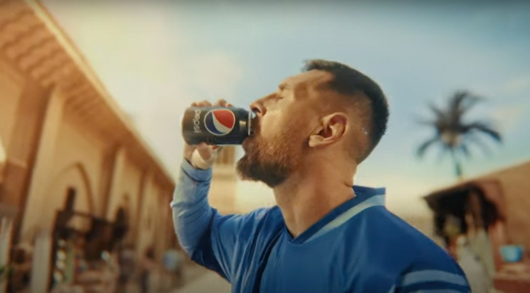 Qatar 2022 : Pepsi dévoile sa nouvelle publicité "Nutmeg Royale" avec ...