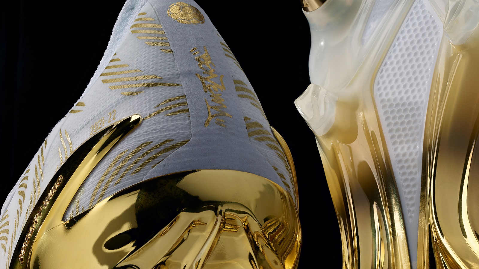 Publicité, chaussures, maillot... Comment adidas célèbre le Ballon d'Or ...