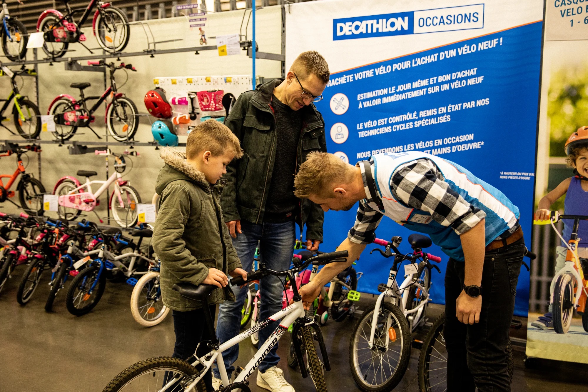 Decathlon change de nom en Belgique et devient "Nolhtaced", soit ...