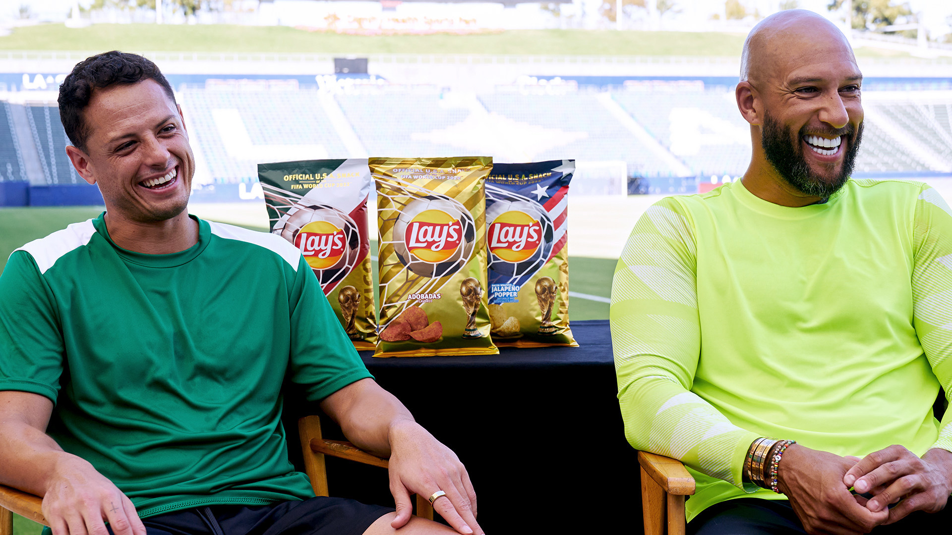 Football ou soccer ? David Beckham et Peyton Manning réunis dans une ...