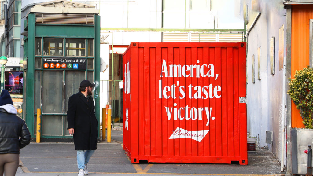 Qatar 2022 - La marque de bière Budweiser passe en mode # ...