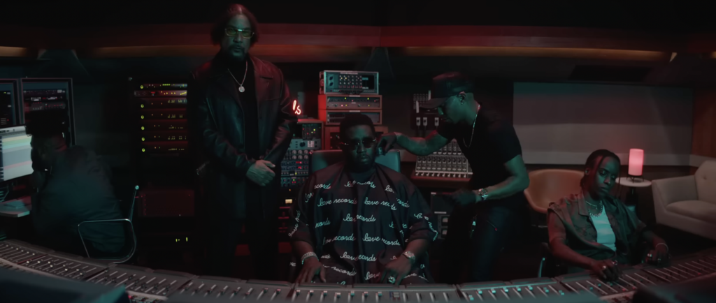 Super Bowl 2023 - Puff Daddy dans la publicité Uber Eats "One hit for ...