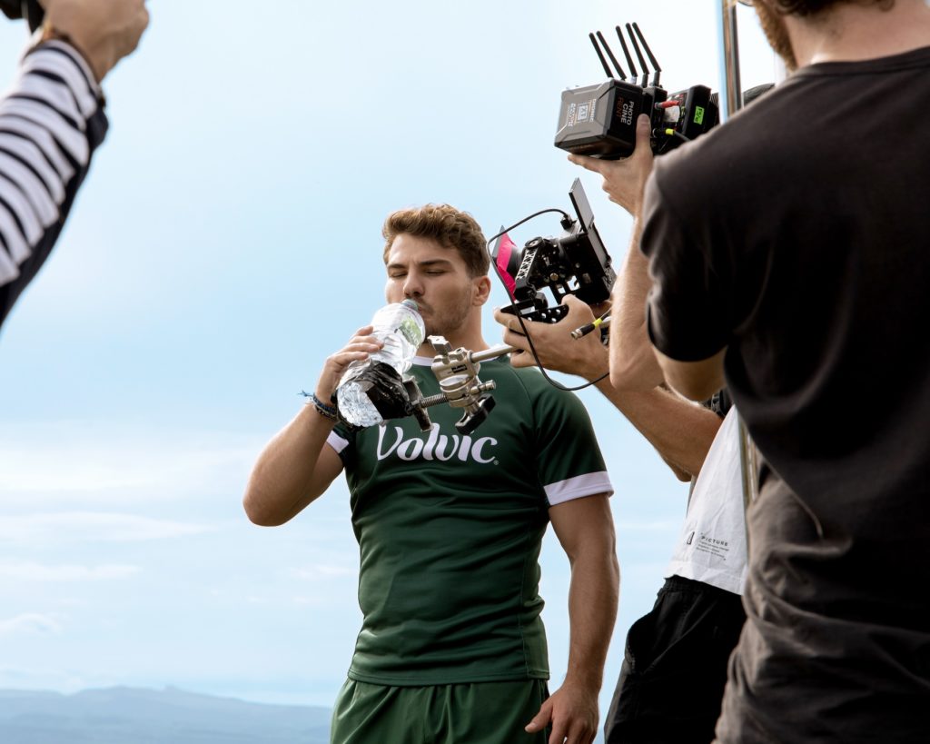 Rugby - Volvic dévoile une publicité avec Antoine Dupont tournée au ...