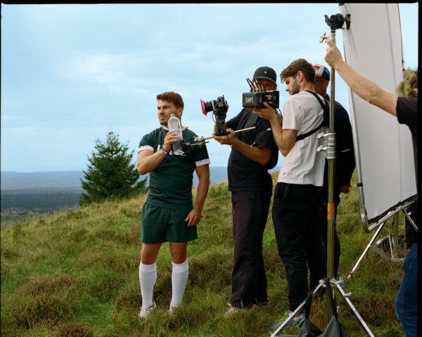 Rugby - Volvic dévoile une publicité avec Antoine Dupont tournée au ...