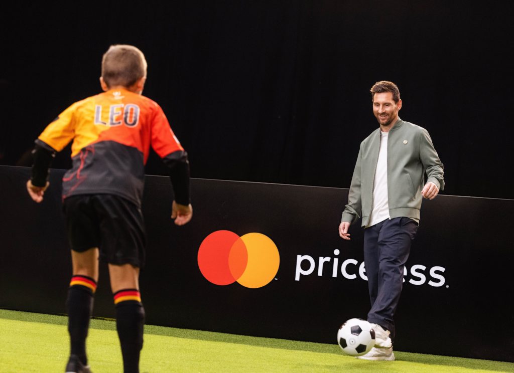 Activation - Quand Messi rencontre des Léo avec Mastercard ...