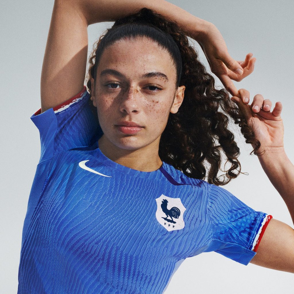 Nike dévoile les nouveaux maillots de l'Equipe de France féminine pour la Coupe du Monde de ...