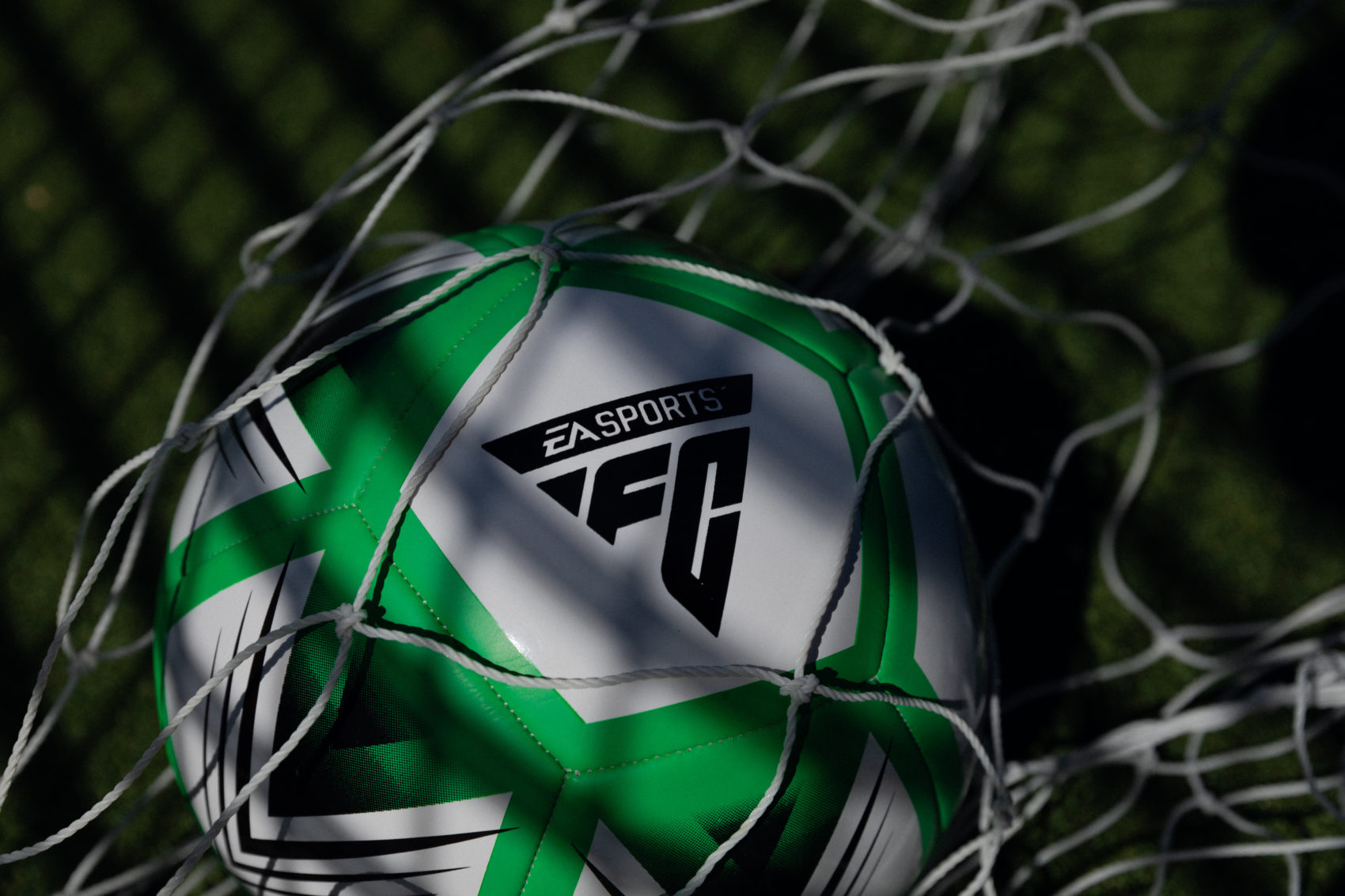 EA SPORTS dévoile la nouvelle identité visuelle (en forme de triangle ...