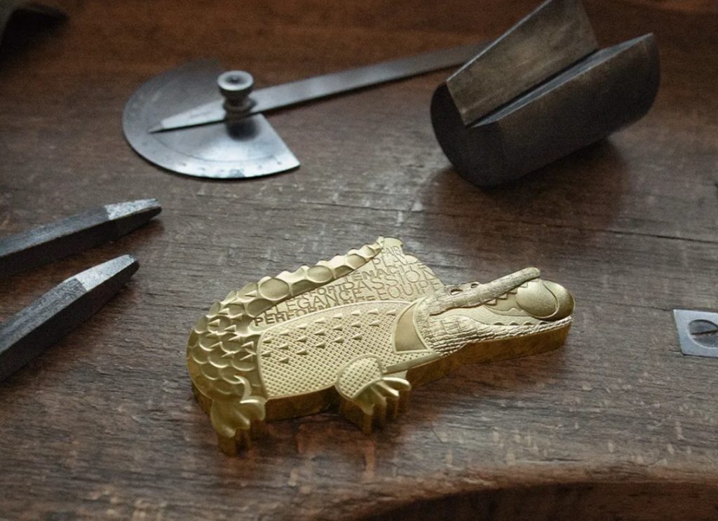 Lacoste dévoile une collection de pièces de monnaie pour ses 90 ans ...