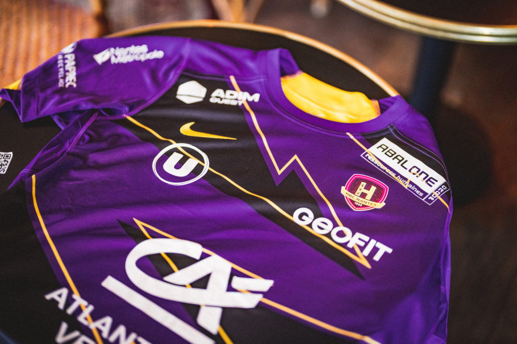 Handball - Le HBC Nantes dévoile son nouveau maillot domicile 2023-2024 ...