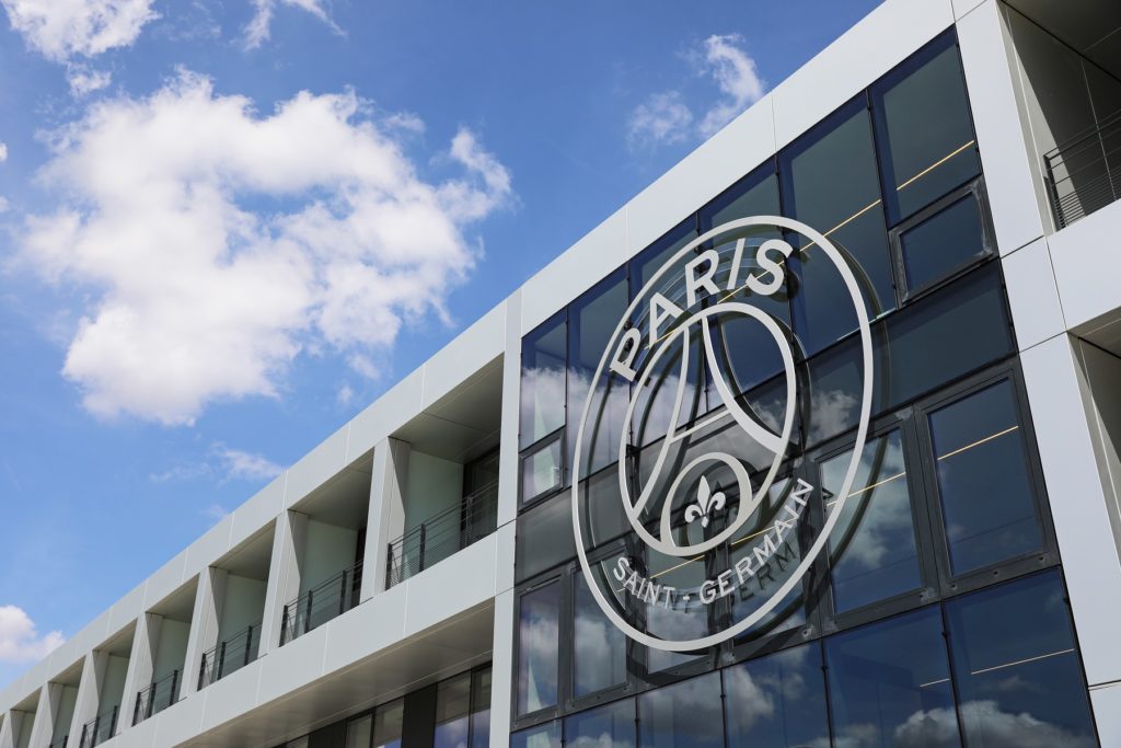 Visite du nouveau centre d'entraînement du PSG à Poissy (vidéo drone et ...
