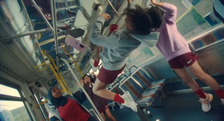 La publicité "Flip the Game" de Nike avec la joueuse Sam Kerr à l ...