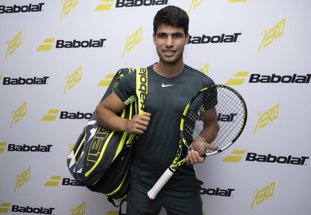 Tennis - Babolat prolonge avec Carlos Alcaraz et signe un nouveau ...
