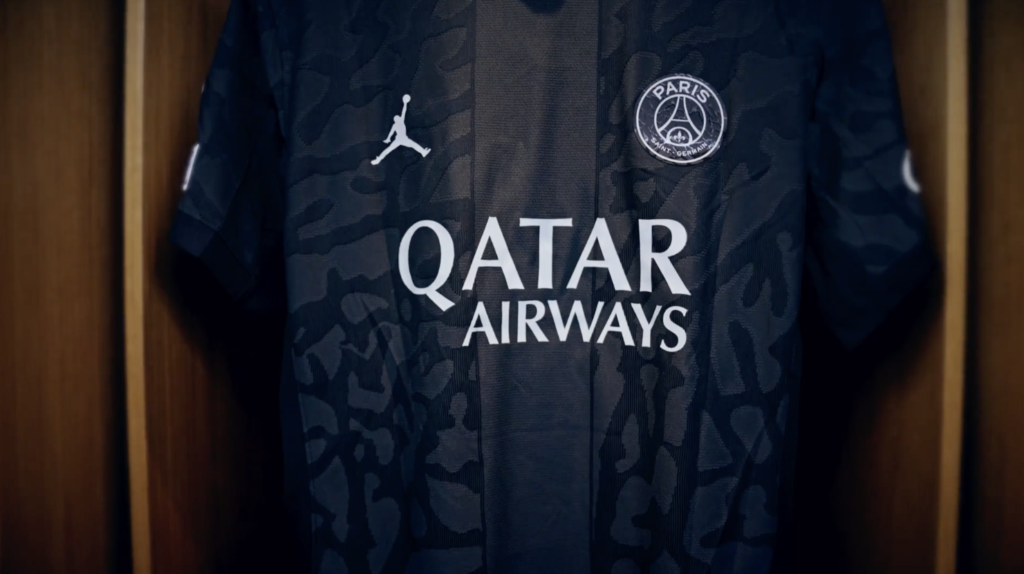 Le nouveau maillot third du PSG dévoilé avant le match contre Dortmund ...