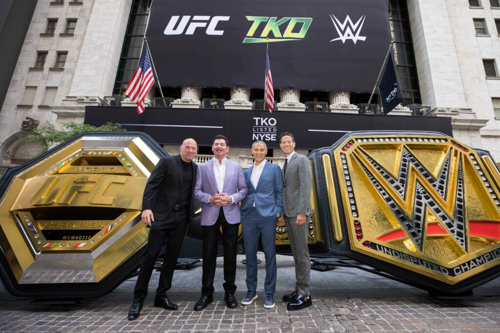 Le groupe TKO (UFC et WWE) accueille Dwayne Johnson et signe un deal à ...