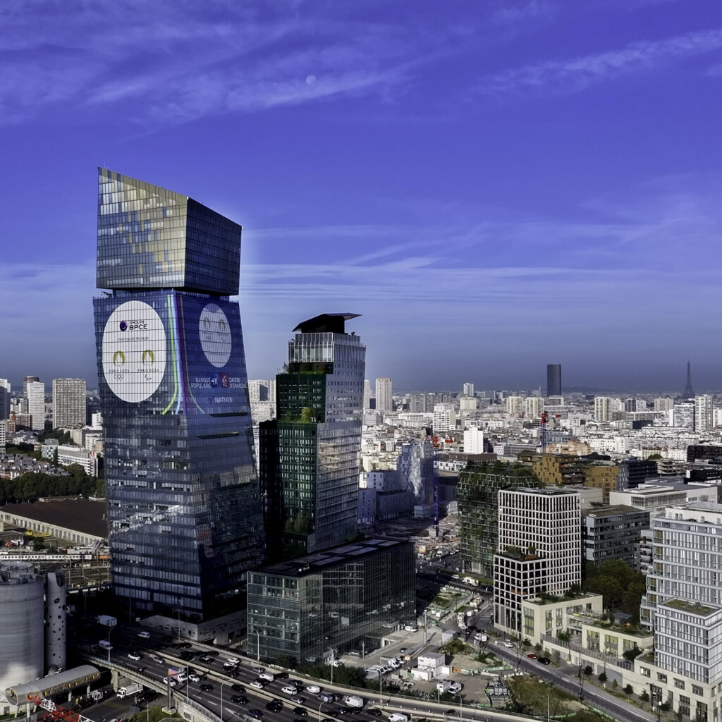 Activation - Le Groupe BPCE installe un affichage géant "Paris 2024 ...