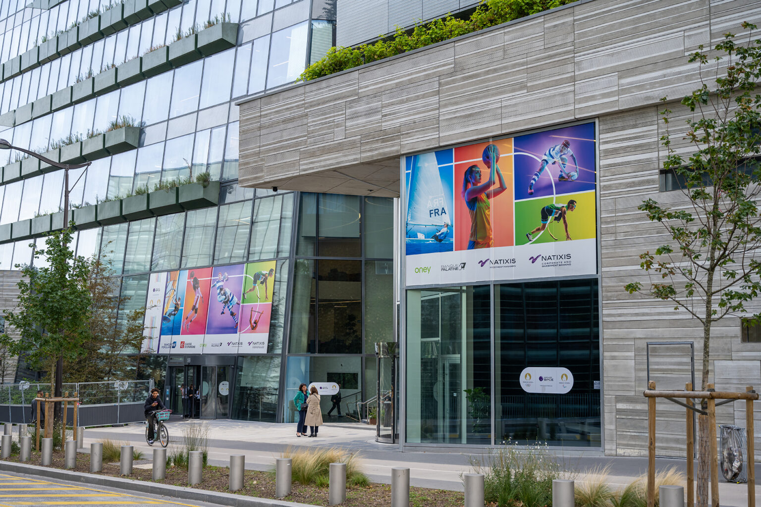 Activation - Le Groupe BPCE installe un affichage géant "Paris 2024 ...