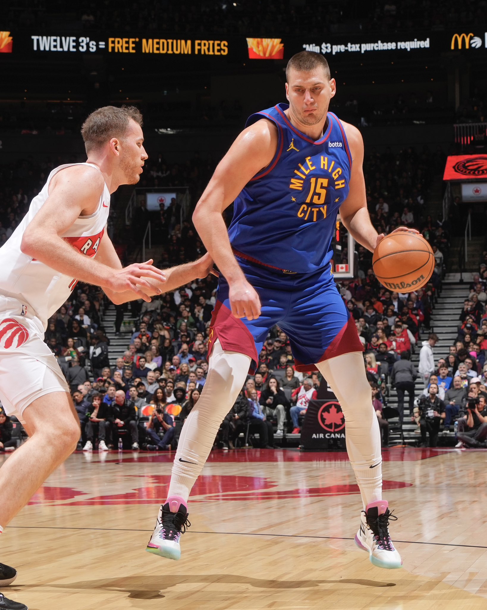 Exit Nike, Nikola Jokić signe un nouveau contrat avec la marque ...