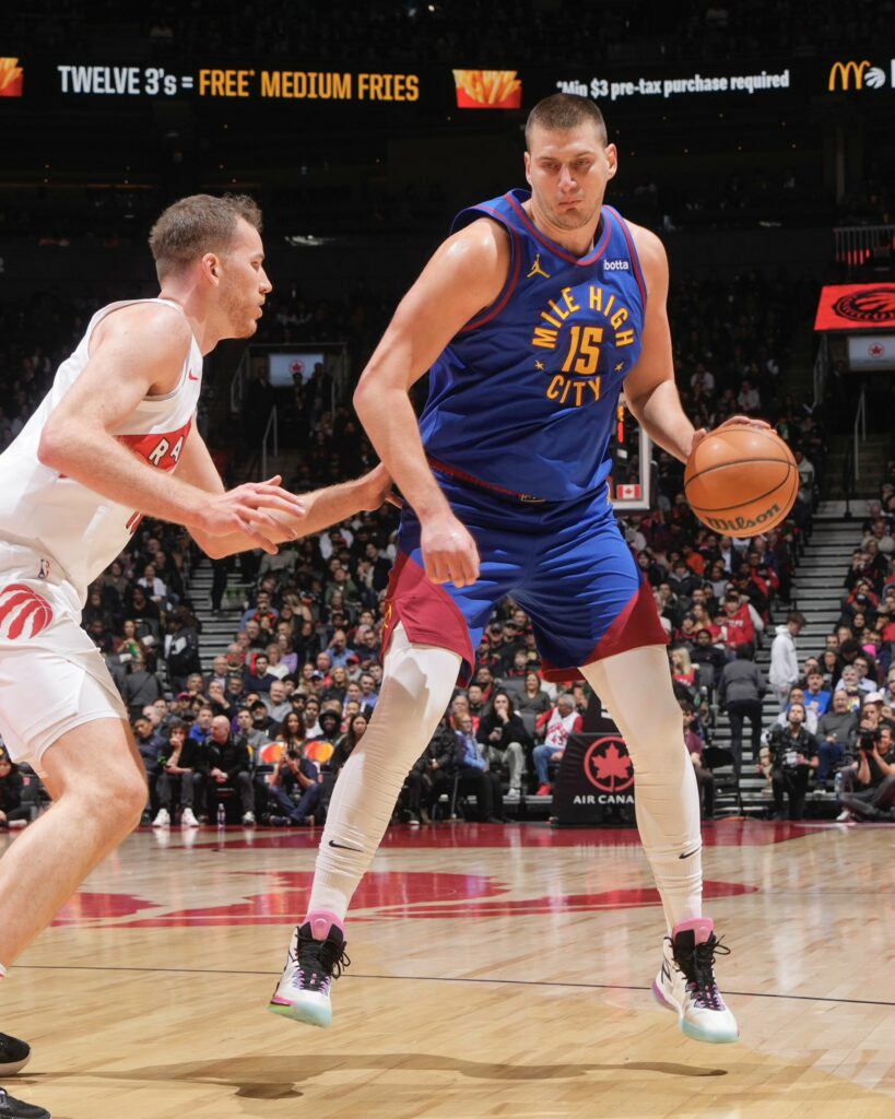 Exit Nike, Nikola Jokić signe un nouveau contrat avec la marque chinoise 361° - Sport Buzz Business