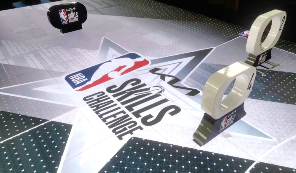 La NBA va tester le parquet lumineux lors du All-Star 2024, le terrain ...