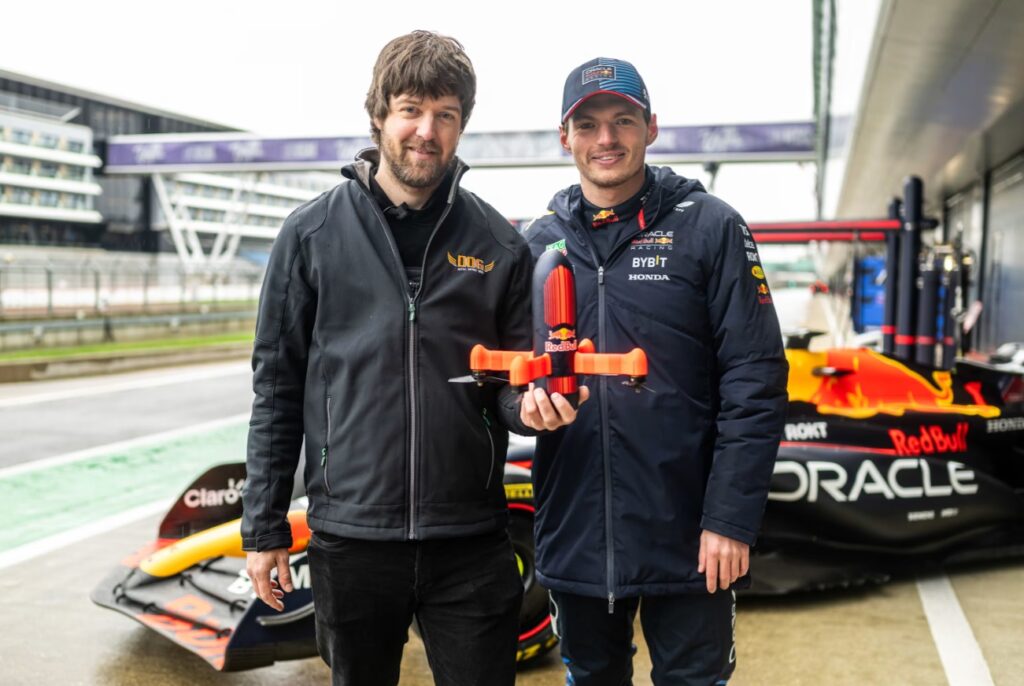 Red Bull dévoile un nouveau drone caméra capable de suivre une Formule ...