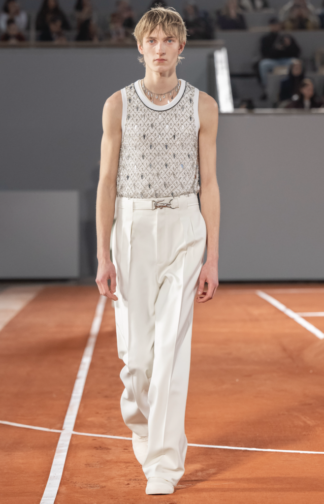 Lacoste rend hommage à son fondateur avec un défilé à Roland-Garros ...