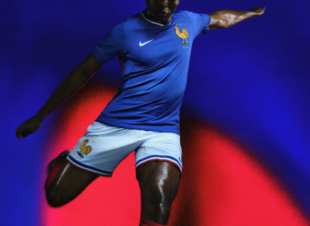 Nike dévoile les nouveaux maillots de l'Equipe de France de football pour l'UEFA Euro 2024 ...