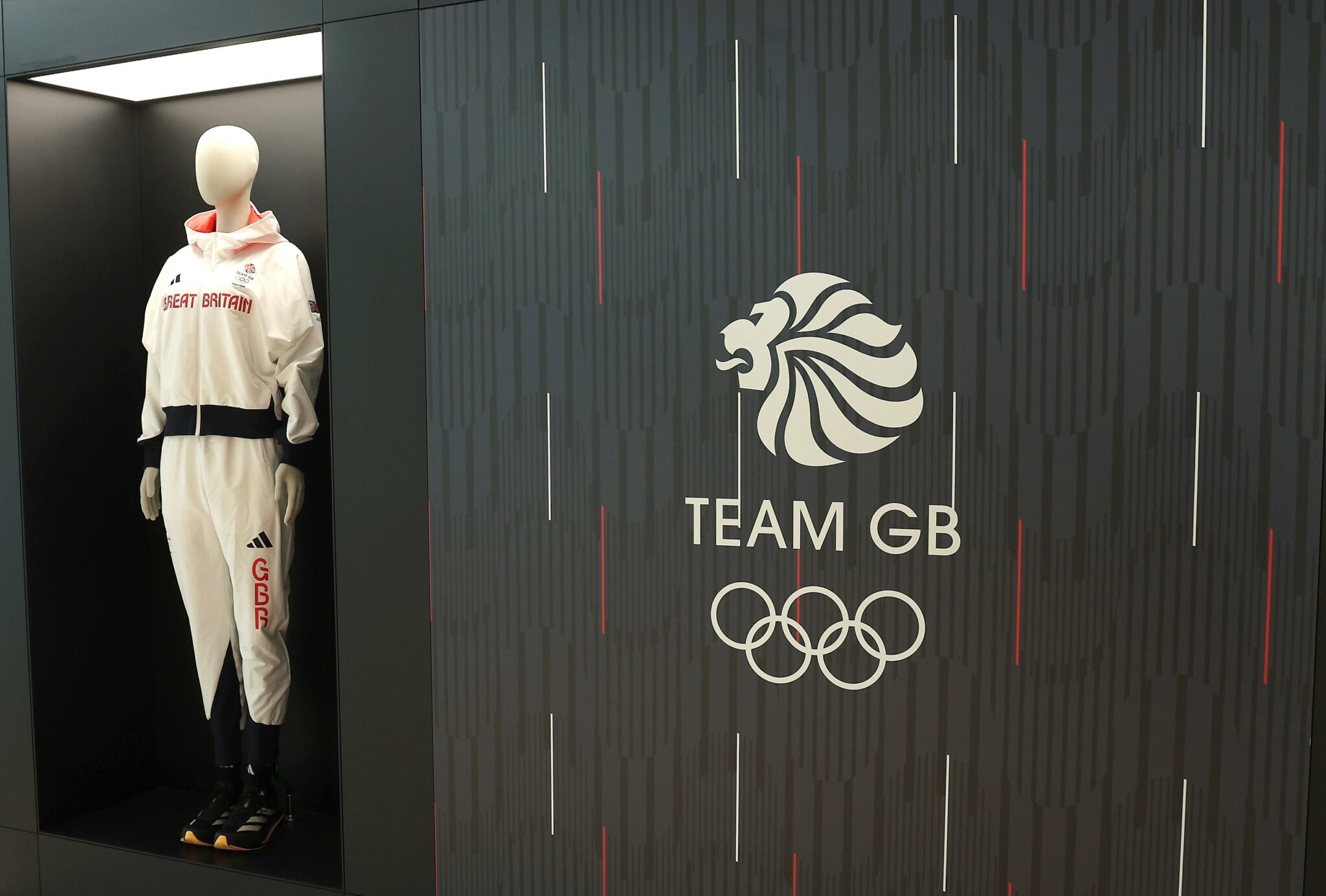 Paris 2024 - adidas dévoile les tenues de ses principales nations dont ...