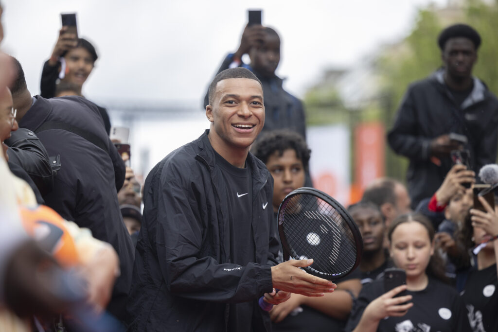 Nike et Kylian Mbappé lancent la tournée « Victory Mode » avec plus de ...