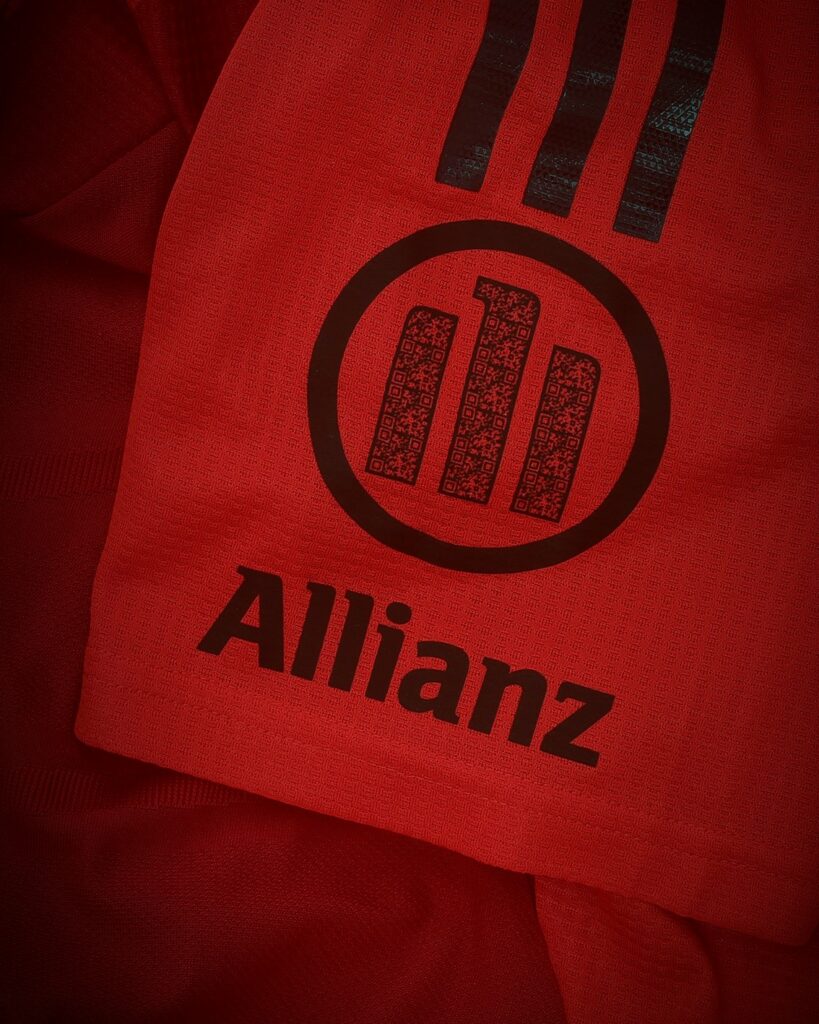 Bayern Munich : Allianz intègre un QR code dans son flocage comme ...