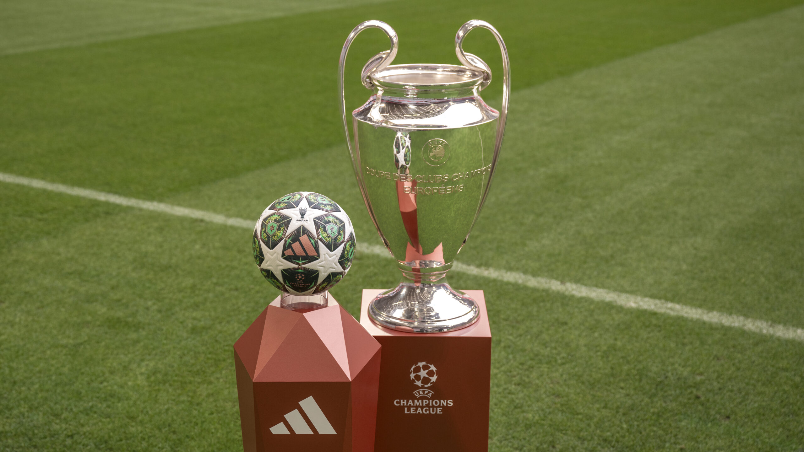 Adidas dévoile le ballon officiel de la phase finale de la Ligue des ...