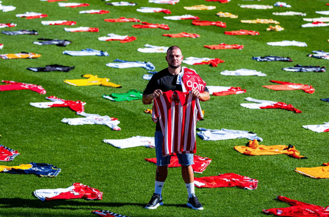 AS Monaco : un fan bat le record mondial avec 1.146 maillots