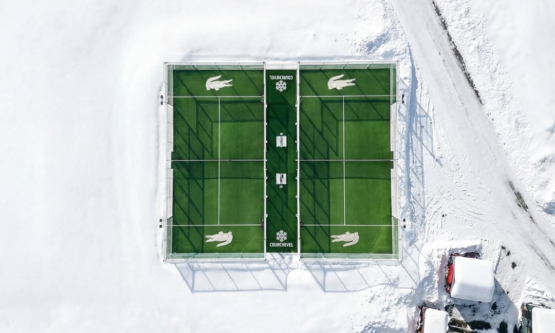 Lacoste fait entrer le padel à Courchevel